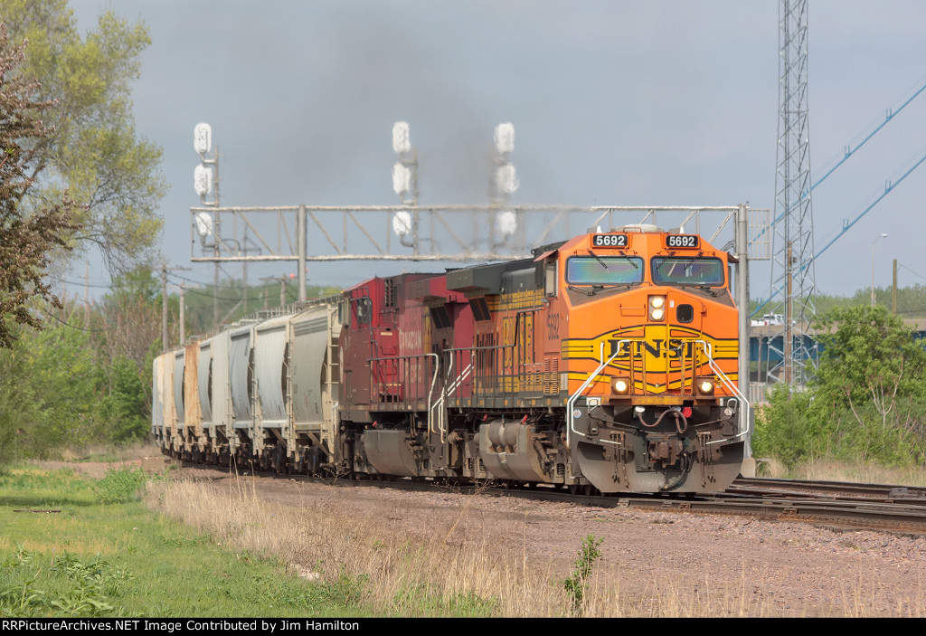 BNSF 5692
